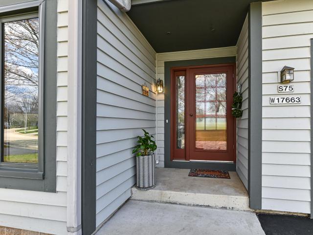 S75W17663 Harbor Cir, Unit D