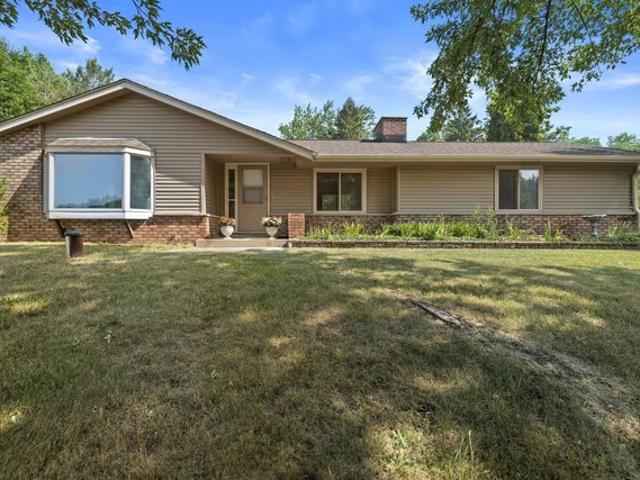 S76W31156 Century Dr, Mukwonago, WI 53149