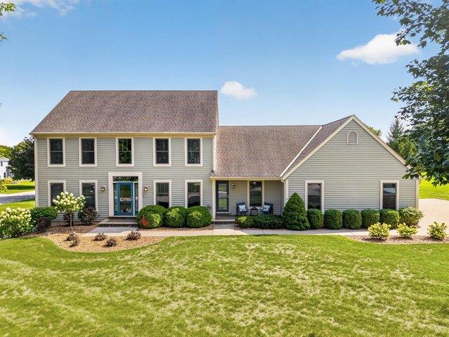 S78W20363 Pasadena Dr, Muskego, WI 53150
