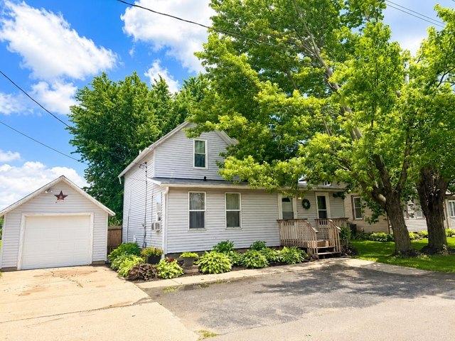 S8314 Denzer Rd, North Freedom, WI 53951