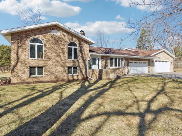 S9061 Meadowdale Rd, Prairie du Sac, WI 53578 | MLS #2018 | Compass