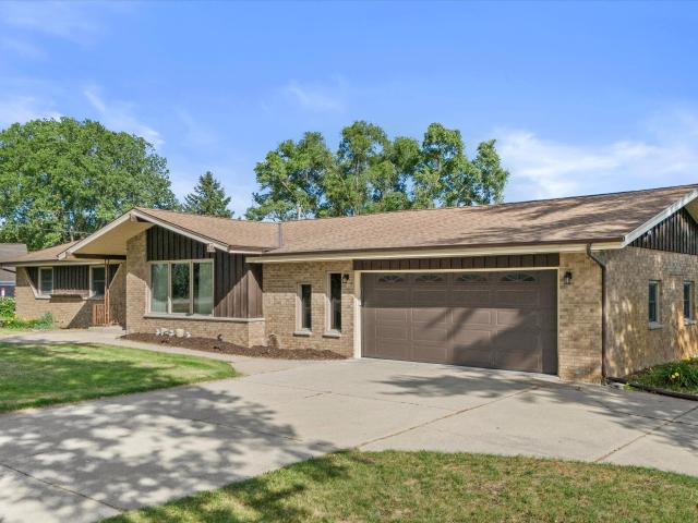 S93W22525 Henneberry Ave
