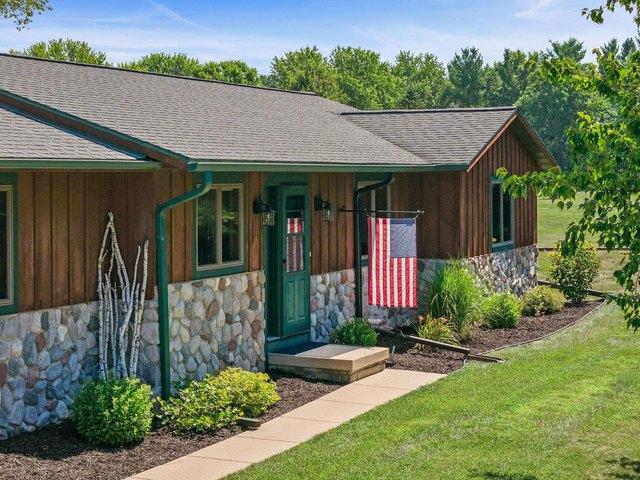 S9674 Wilhelm Dr, Prairie du Sac, WI 53578