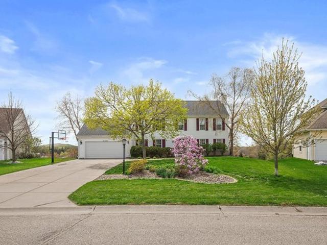 S96W12833 Walter Hagen Dr, Muskego, WI 53150