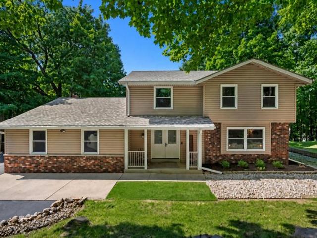 S9W31422 Irwin Ct, Delafield, WI 53183