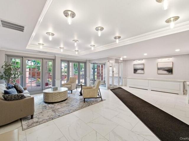 S Middle Neck Rd Apt P, Great Neck, Property For Sale