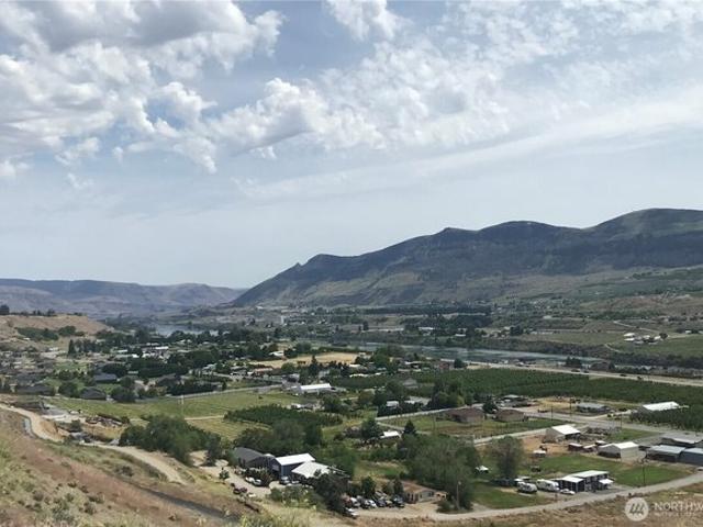 S Noble Moonburn Ln, East Wenatchee, WA 98802