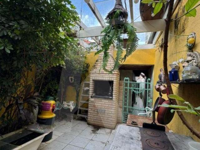 São 2 casas no mesmo terreno, para investidor, na Vila Ede!