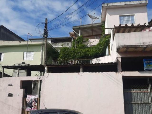 São 2 lotes com 5 casas contruidas, todas alugadas atualmente