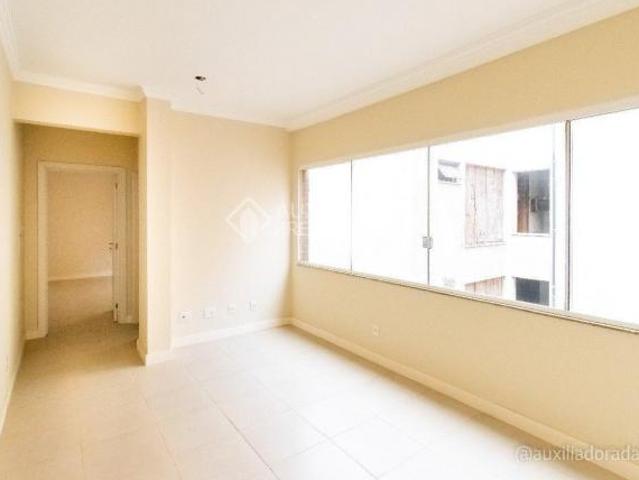 São 44m² divididos em 1 dormitório, banheiro, cozinha ampla com área de serviço conjugada, e um livi