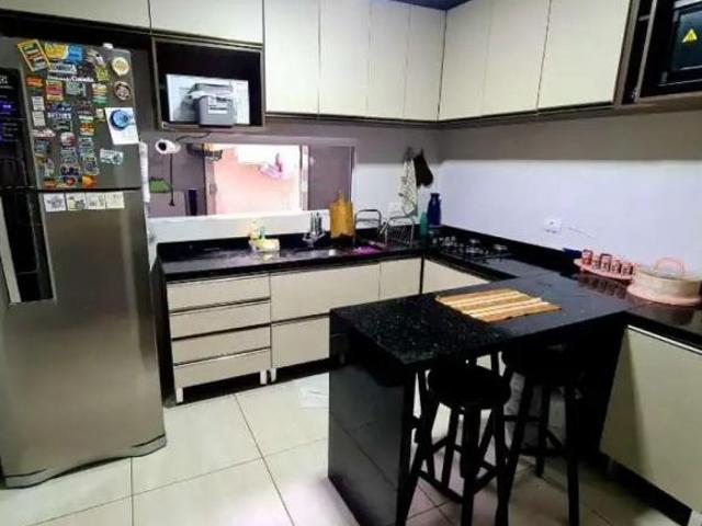 SÃO BRAZ: TRIPLEX COM 5 QUARTOS, 3 VAGAS e SACADA EM CONDOMÍNIO