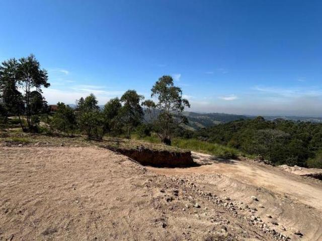 São Roque | Terreno com Vista Definitiva para as Montanhas | A 15 Minutos da Rota do Vinho
