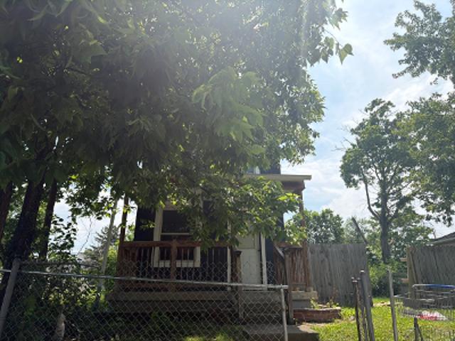 S Oakley Ave