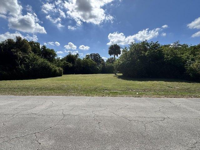 S Ave S, Fort Pierce, FL 34947