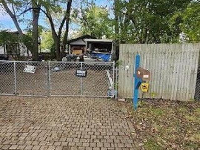 S Byfield St, Westland, MI 48186