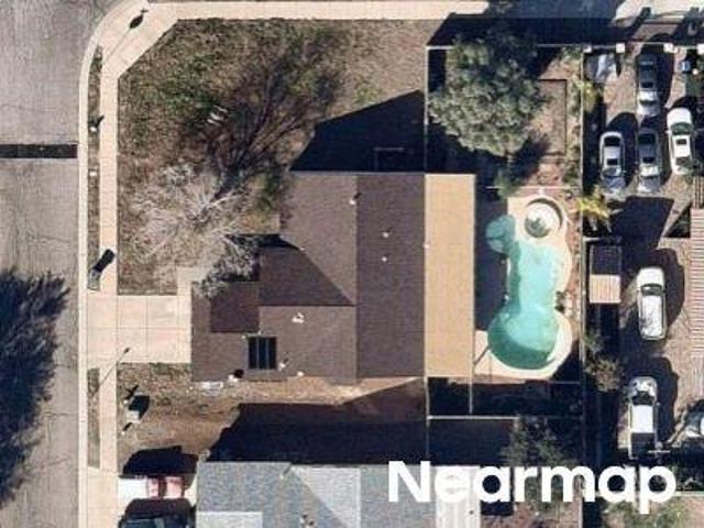 S Bloomfield Dr