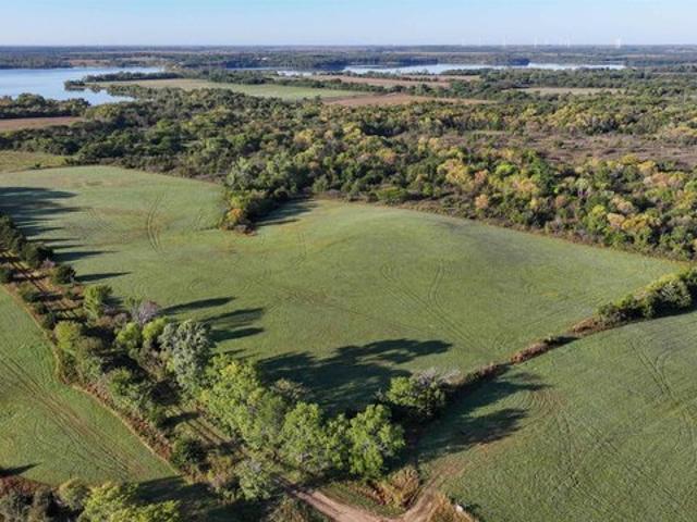 S Booth Rd, Osage City, KS 66523