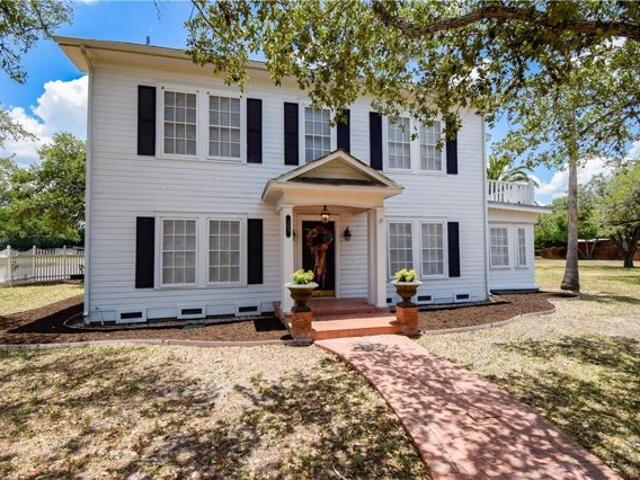 S Bowie St, Sinton, Home For Sale