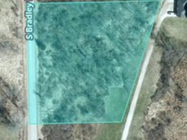 S Bradley Rd, Charlotte, MI 48813
