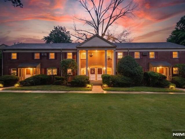 S Center St, Orange, Condo For Sale
