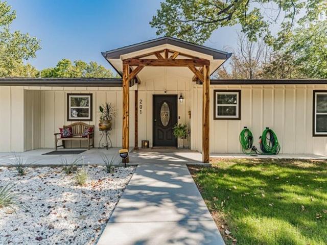 S Coulston St, Granbury, Home For Sale