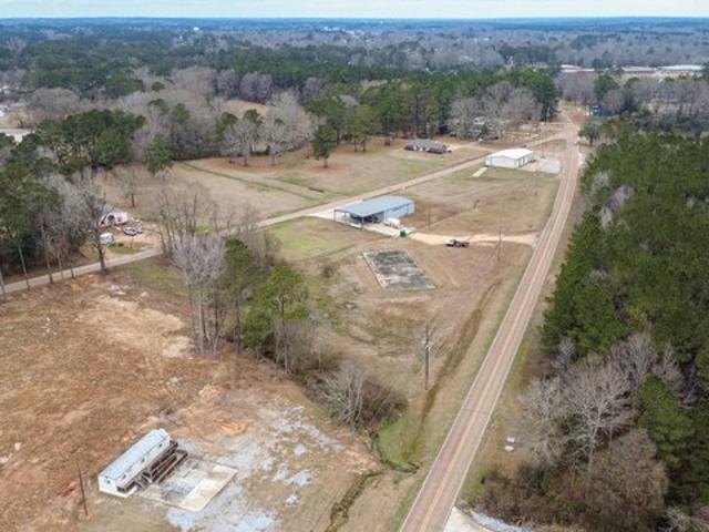 S Fir Ave, Collins, MS 39428
