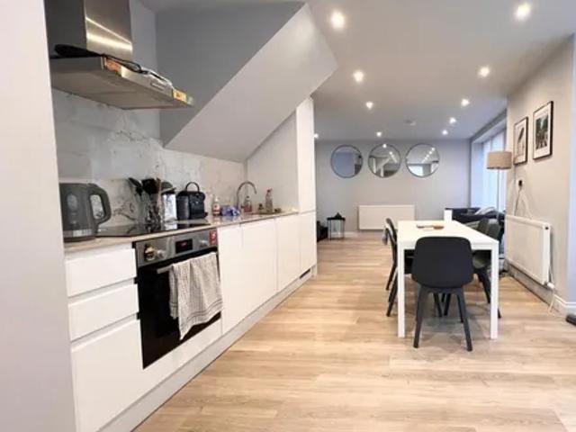 S Ford Autos, 309 313 Sprowston Mews, London, E7 9HA, United Kingdom | 4 bed house for rent #118519574 | Rentberry