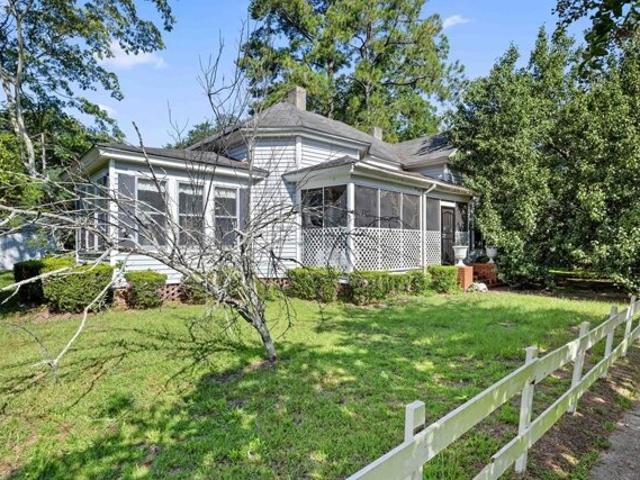 S Hutchinson Ave, Adel, Home For Sale