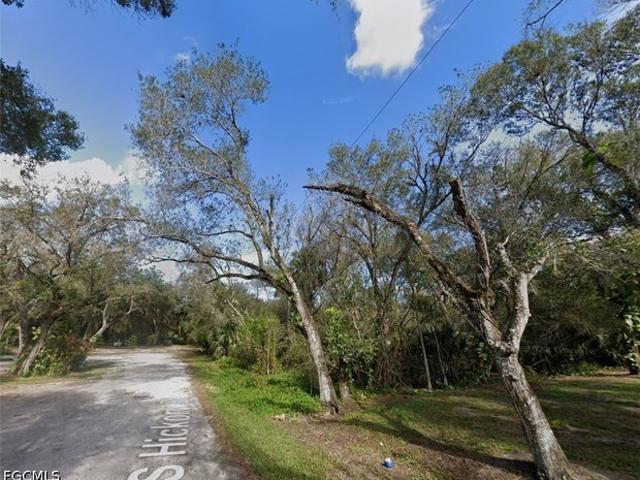 S Hickory St, Labelle, FL 33935