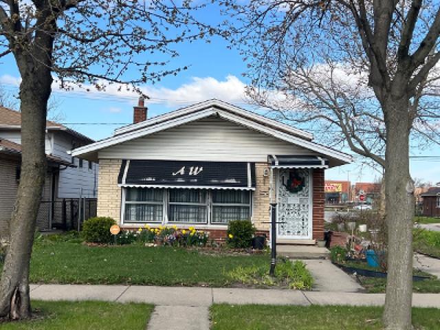 S Justine St