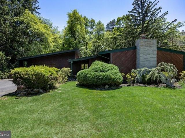 S Lakeside Dr W, Medford, Home For Sale