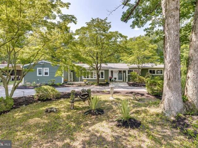 S Lakeside Dr W, Medford, Home For Sale