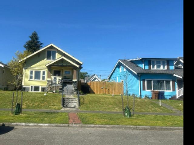 S Lawrence St