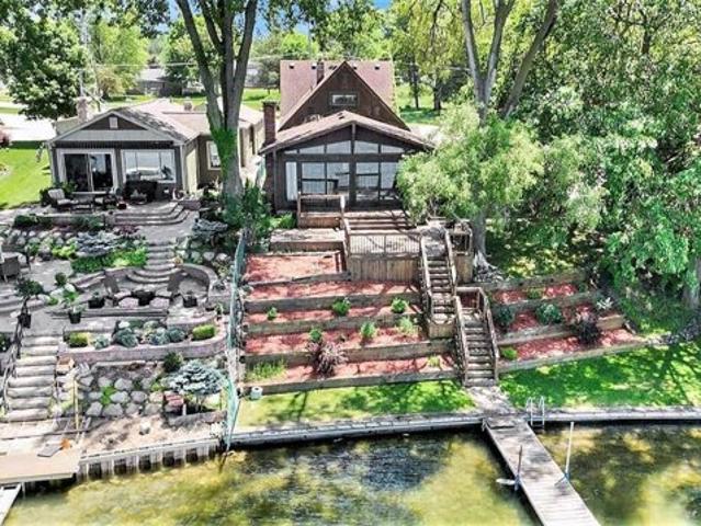 S Long Lake Rd, Fenton, Home For Sale