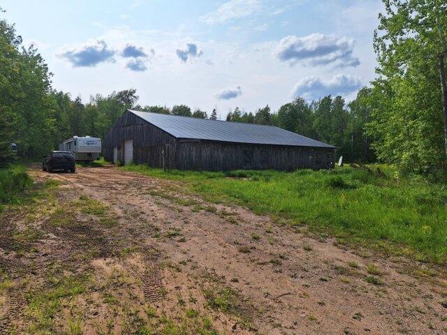 S Paholka Rd, Barbeau, Farm House For