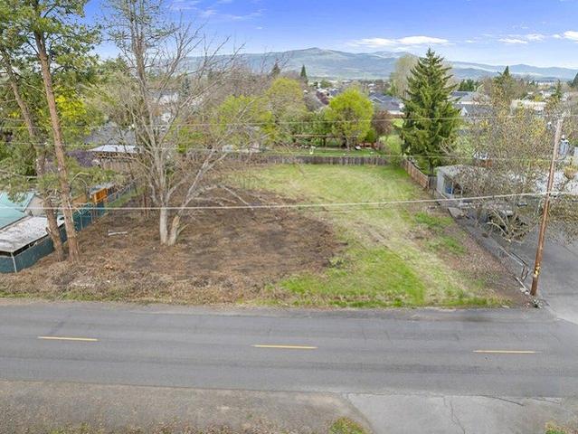 S Peach St, Medford, OR 97501