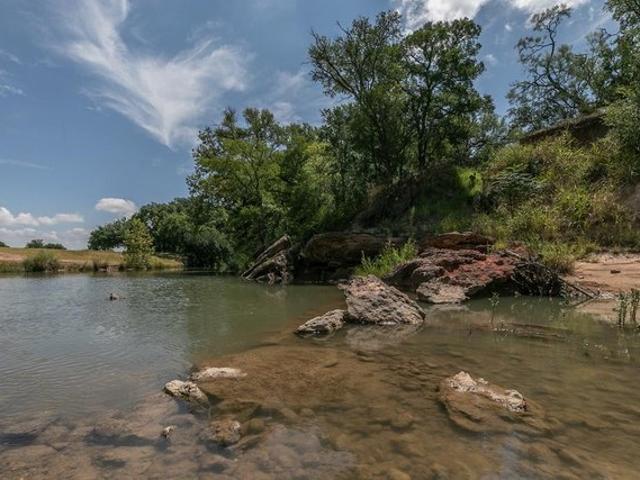 S Pfiester Rd, Fredericksburg, TX 78624