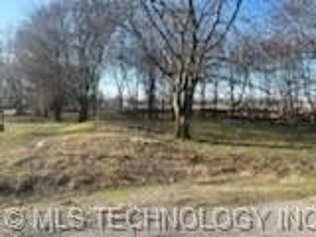 S Pine St, Oologah, OK 74053