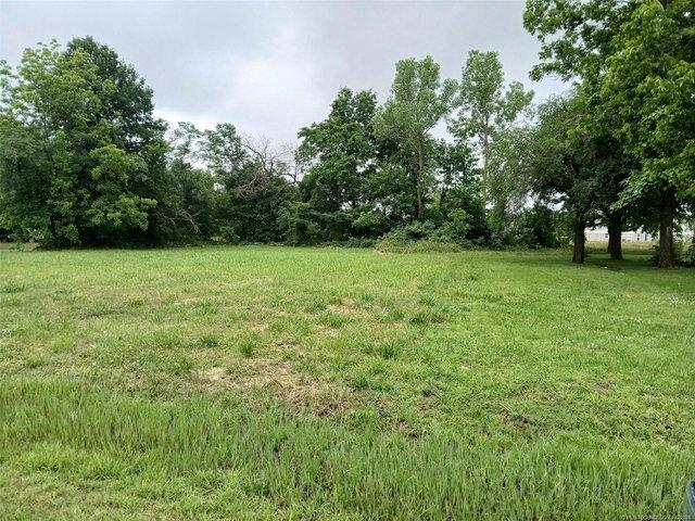 S Polk Ave, Wagoner, OK 74467