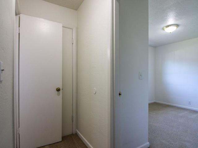 S Salem Complex ~ West View Manor # 1 Bedroom Apartment for Rent at 1136 Fairmount Ave S, Salem, OR 97302 South Central