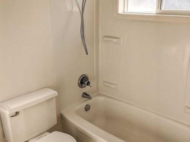 S Salem Complex ~ West View Manor # 1 Bedroom Apartment for Rent at 1136 Fairmount Ave S, Salem, OR 97302 South Central