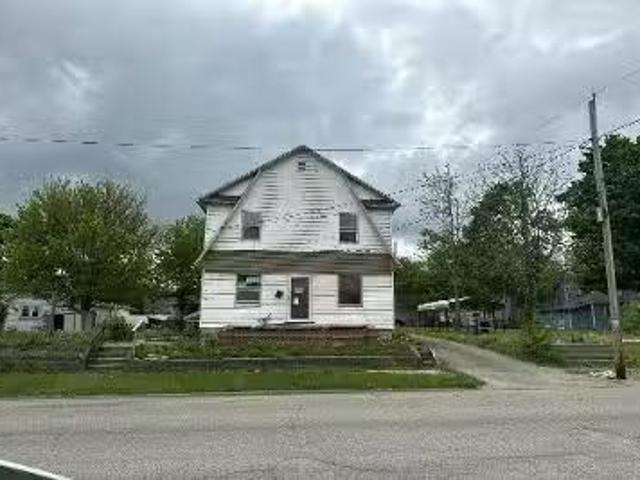 S Smith St