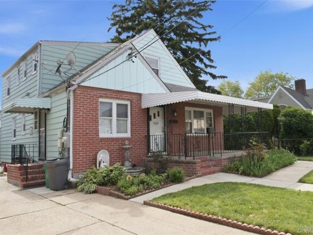 S Th St, New Hyde Park, Home For Sale
