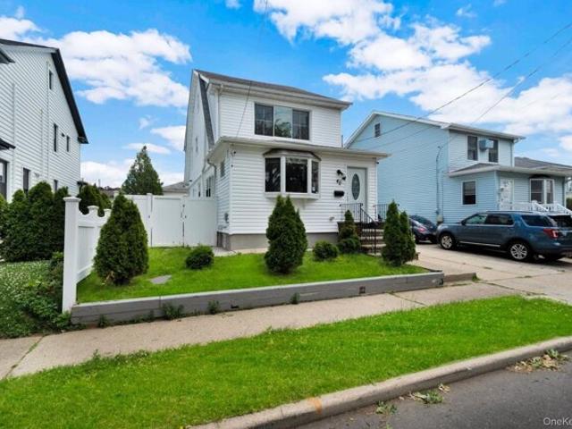 S Th St, New Hyde Park, Home For Sale