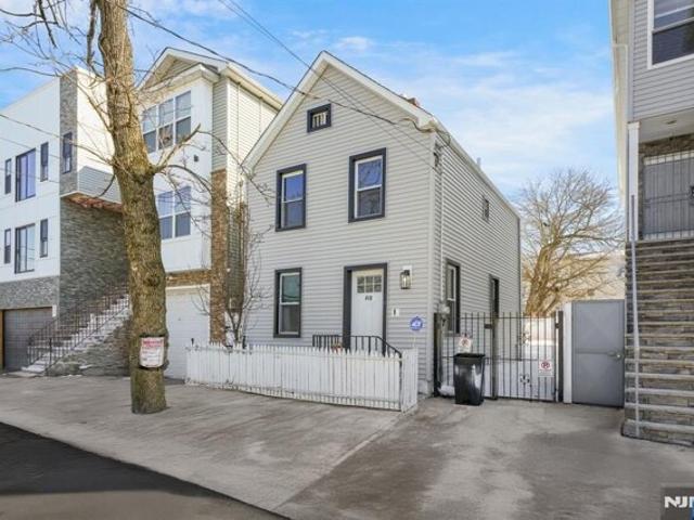 S Th St, Newark, Home For Sale