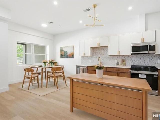 S Th St, Newark, Home For Sale