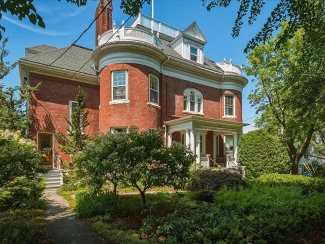 S Union St, Burlington, Condo For Sale