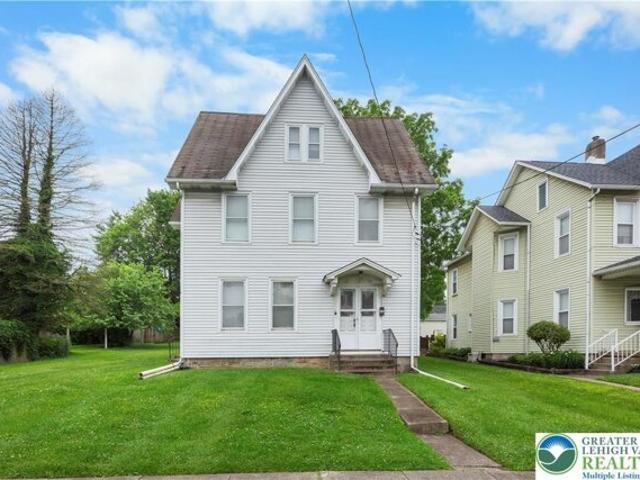 S Whitfield St, Nazareth, Home For Sale