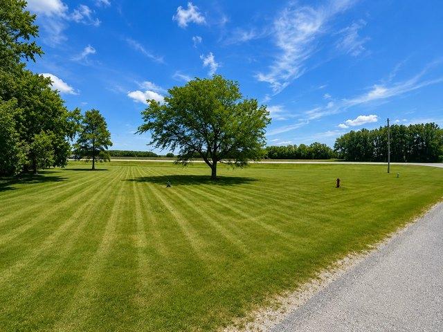 S Wood St, Thawville, IL 60968