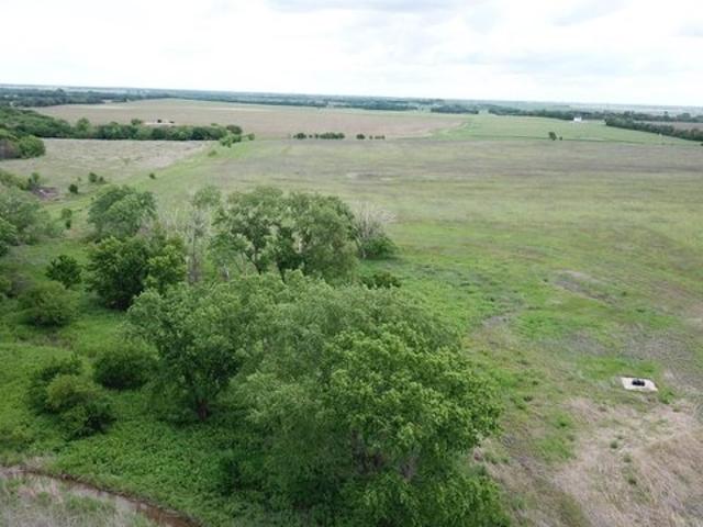 S Woodlawn, Oxford, KS 67119